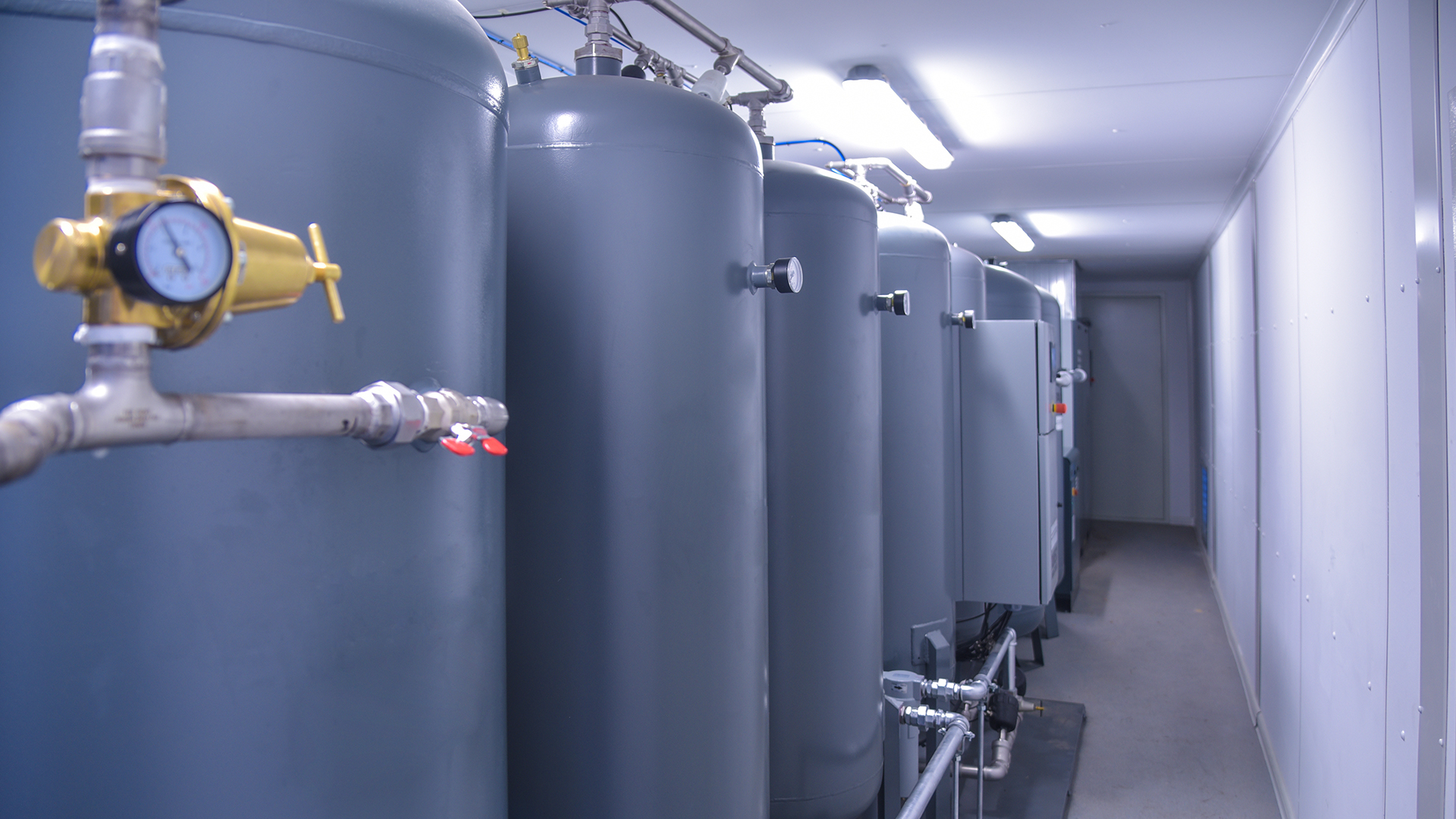 Receiver Sizing for Rotary Screw Compressors: Tank, Cycles and Stability